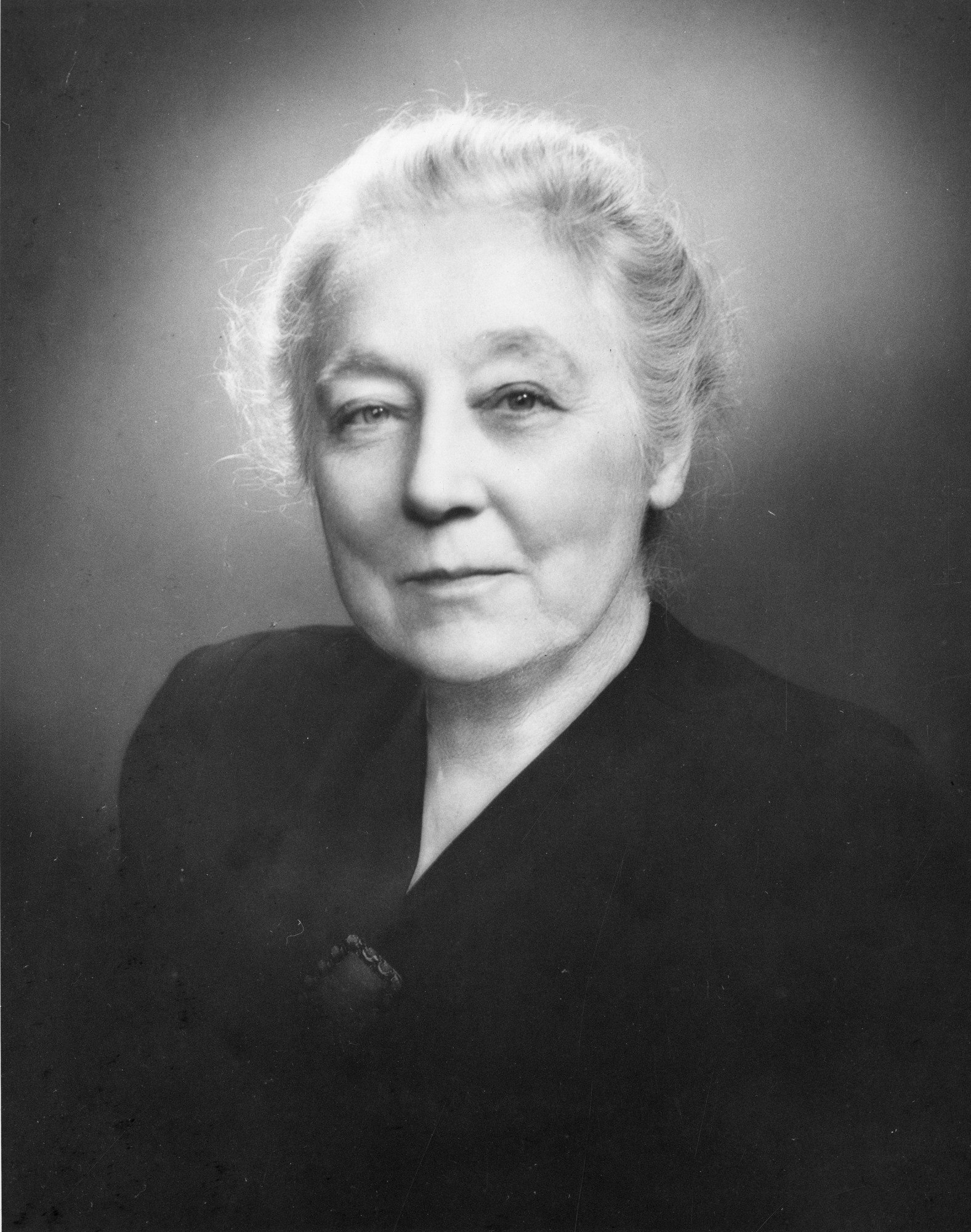 The Famous Faces of Clan MacFarlane | ScotlandShop