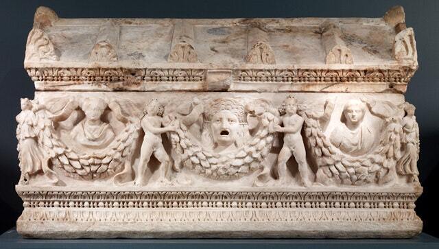 The Origins of the Christmas Garland | ScotlandShop