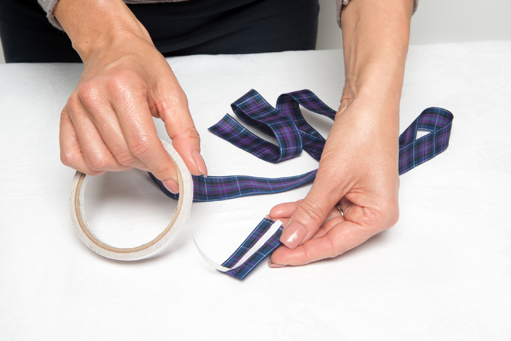 Tartan Inspired Giftwrap - Tailored Bow Cake | ScotlandShop